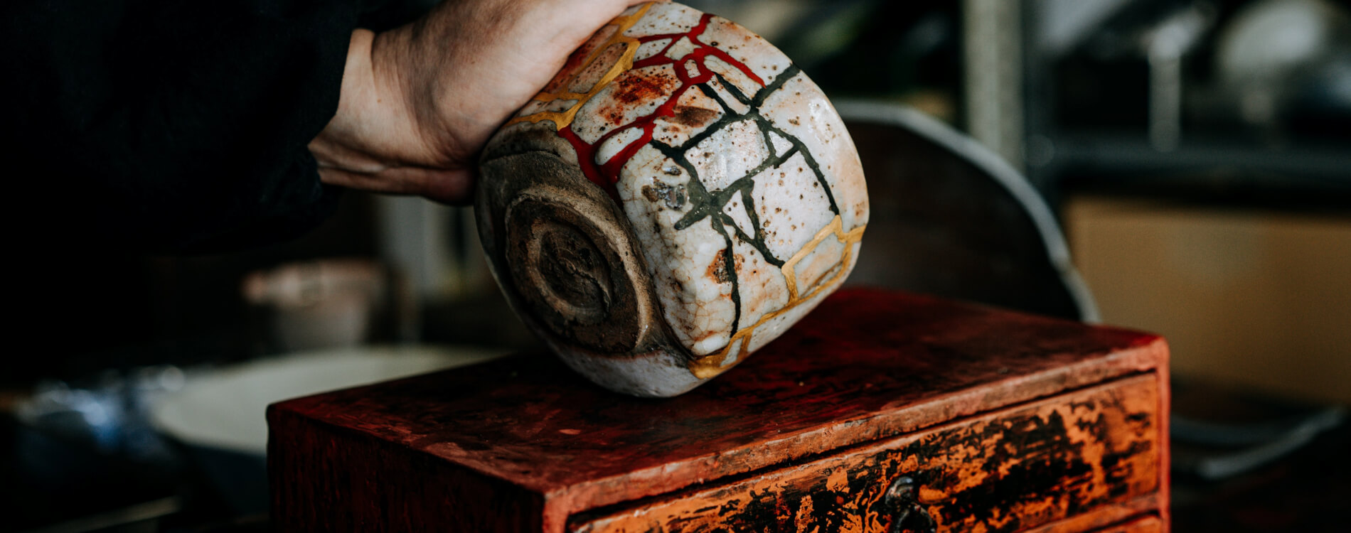 The History of Kintsugi: The Art of Japanese Pottery Repair | ClassBento