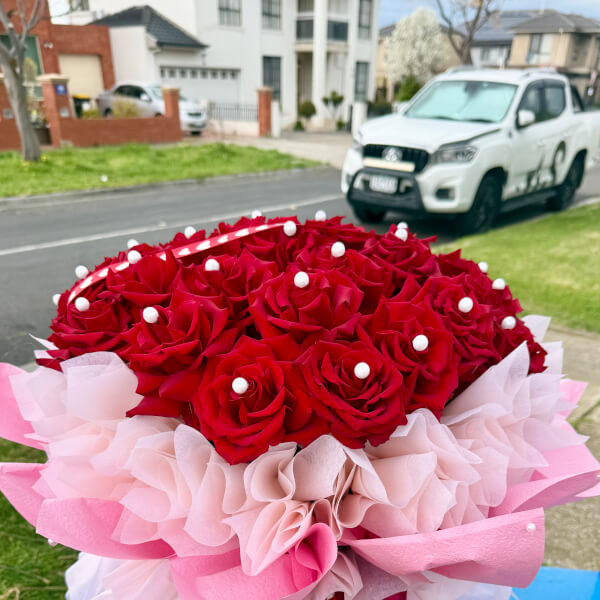 Beginner's Class: Create a Stunning 30-Rose Bouquet Melbourne | ClassBento