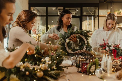 Christmas Wreath classes, Melbourne | ClassBento